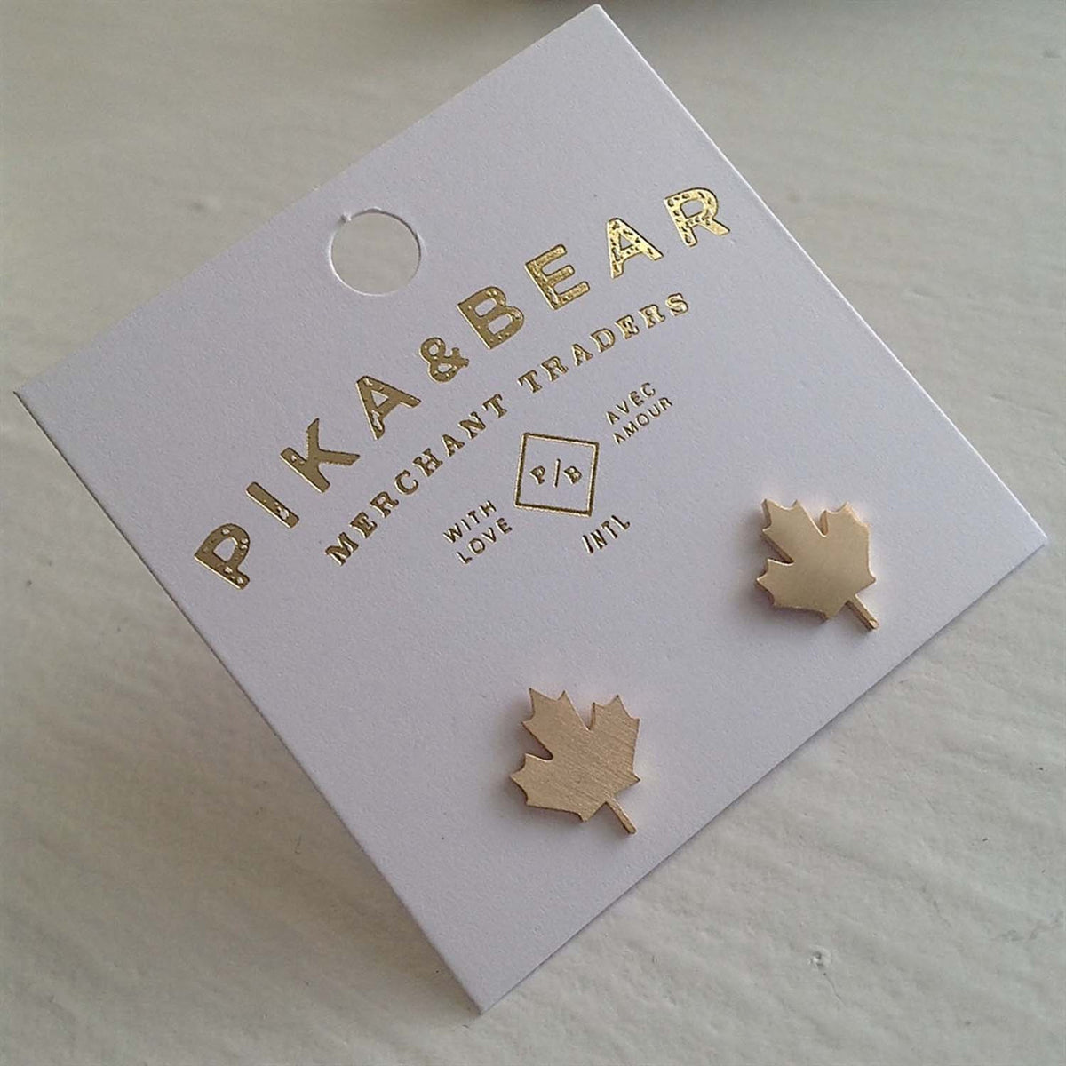 Pika & Bear "1867" Maple Leaf Stud in Gold – WestJet Store